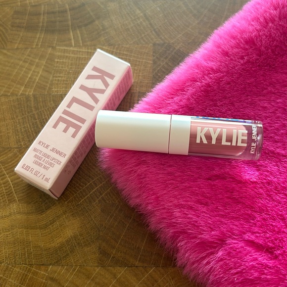 Kylie Cosmetics | Makeup | 3 For 5kylie Matte Liquid Lipstick Shade 88 ...